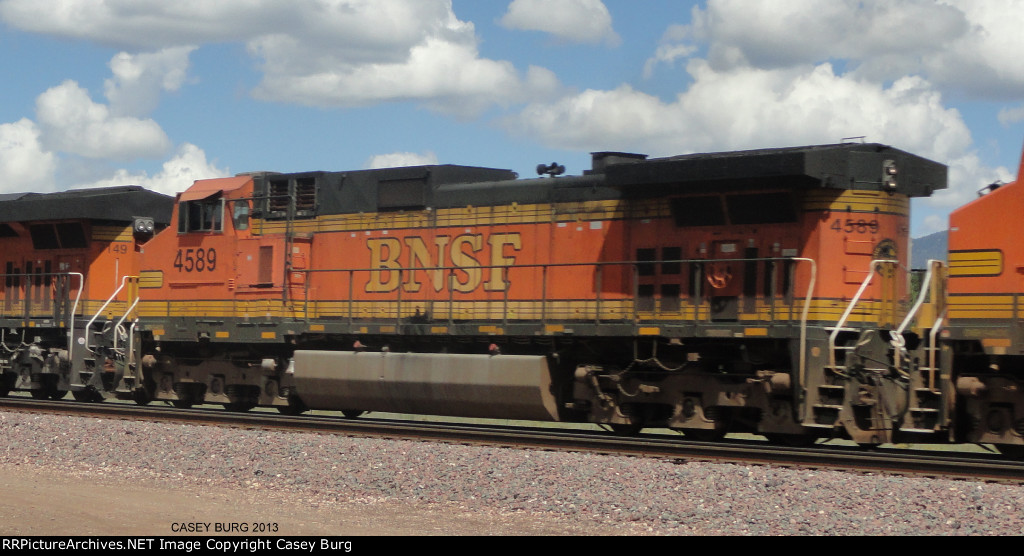 BNSF 4589